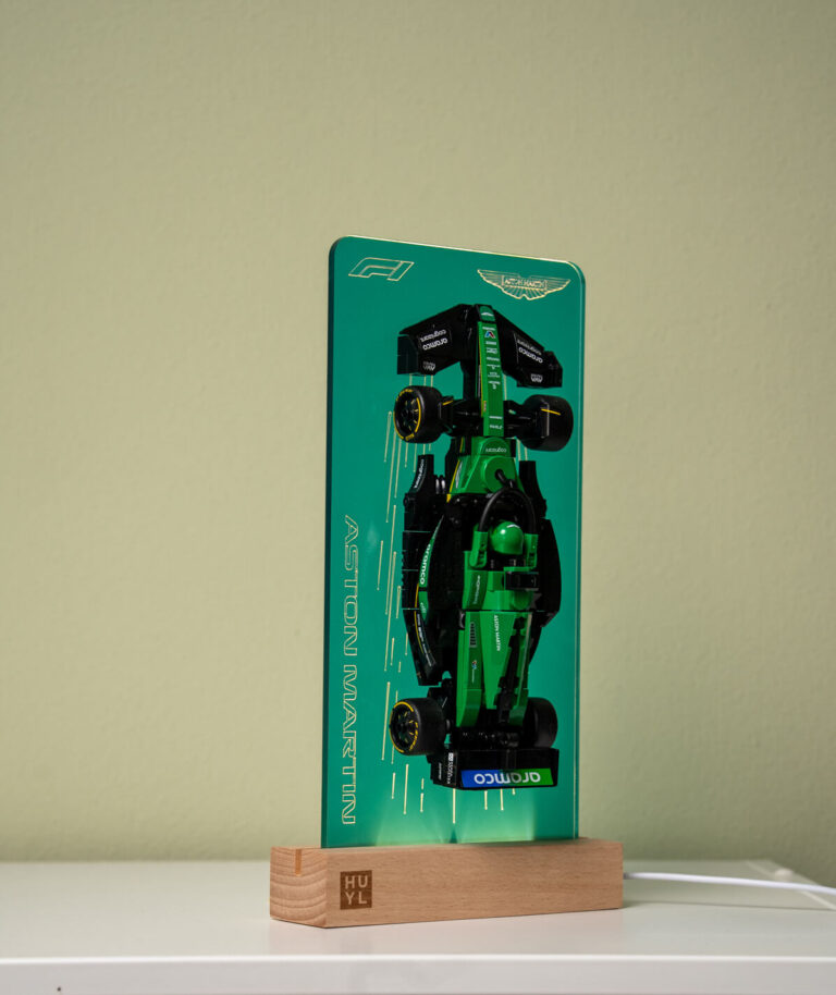 HUYL - Desk lamp & Display for LEGO® 77244 F1 Aston Martin AMR24