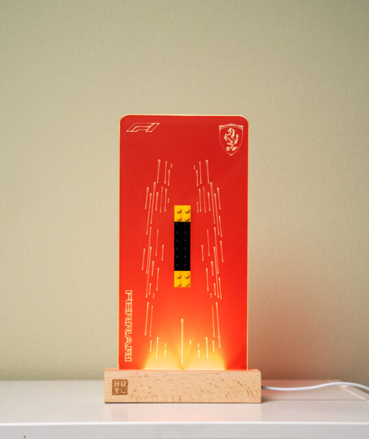 HUYL - Desk Lamp & Display for LEGO® 77242 F1 Ferrari